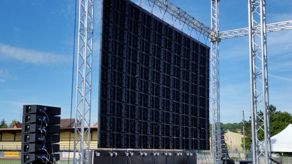LEDCAST, spécialiste de l'écran géant LED sur mesure ou standard